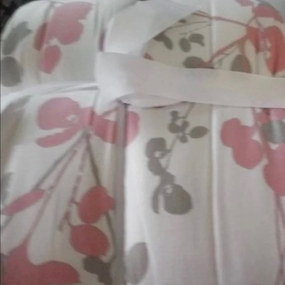 Home Essentials | Bedding | King Size Comforter Set | Poshmark